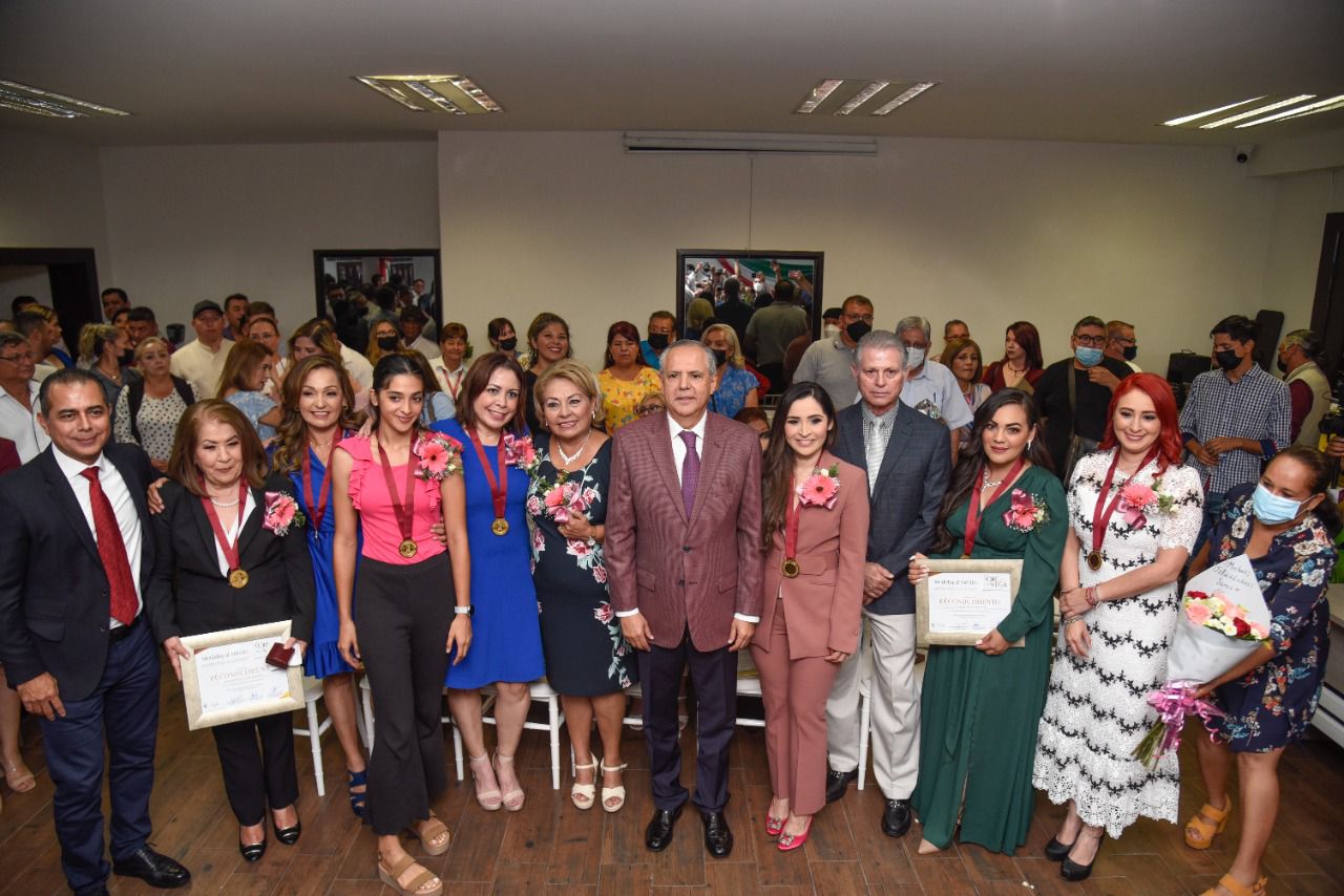 Reciben distinguidas mujeres ahomenses el premio al mérito “Medalla ...