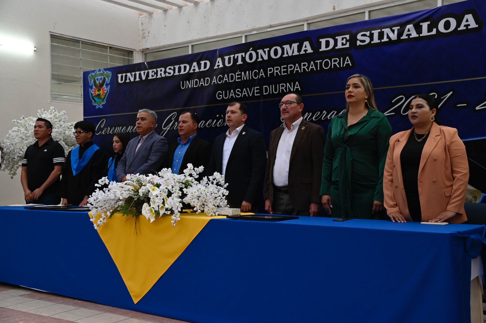 Llama Robespierre Lizárraga a graduados de la Preparatoria Guasave ...